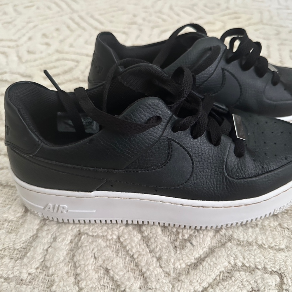 Black Nike Air Force 1 Tennis Shoes - Gem